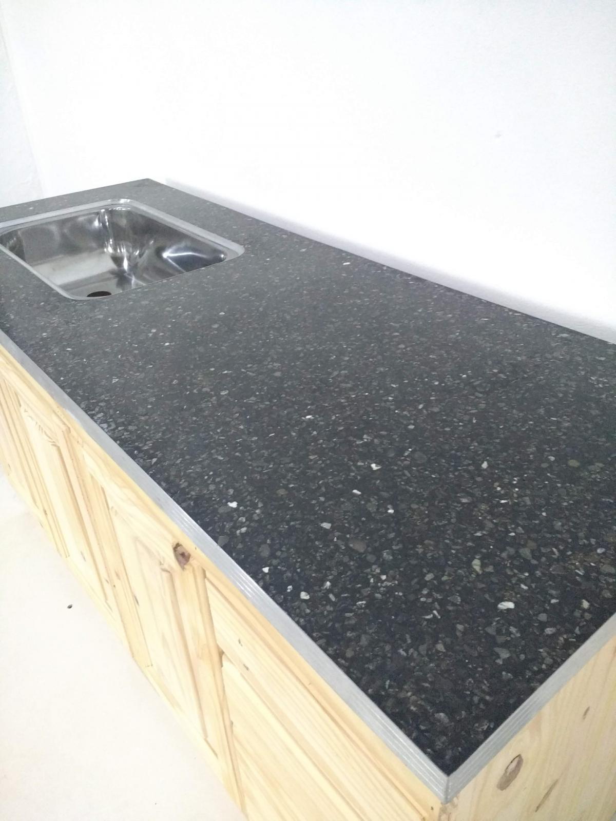 MESADA GRANITO NEGRO RECONSTITUIDO - Muek - Fitness y hogar